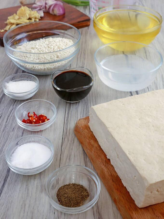 Lugaw at Tokwa (Filipino Rice Congee and Tofu) - Kawaling Pinoy