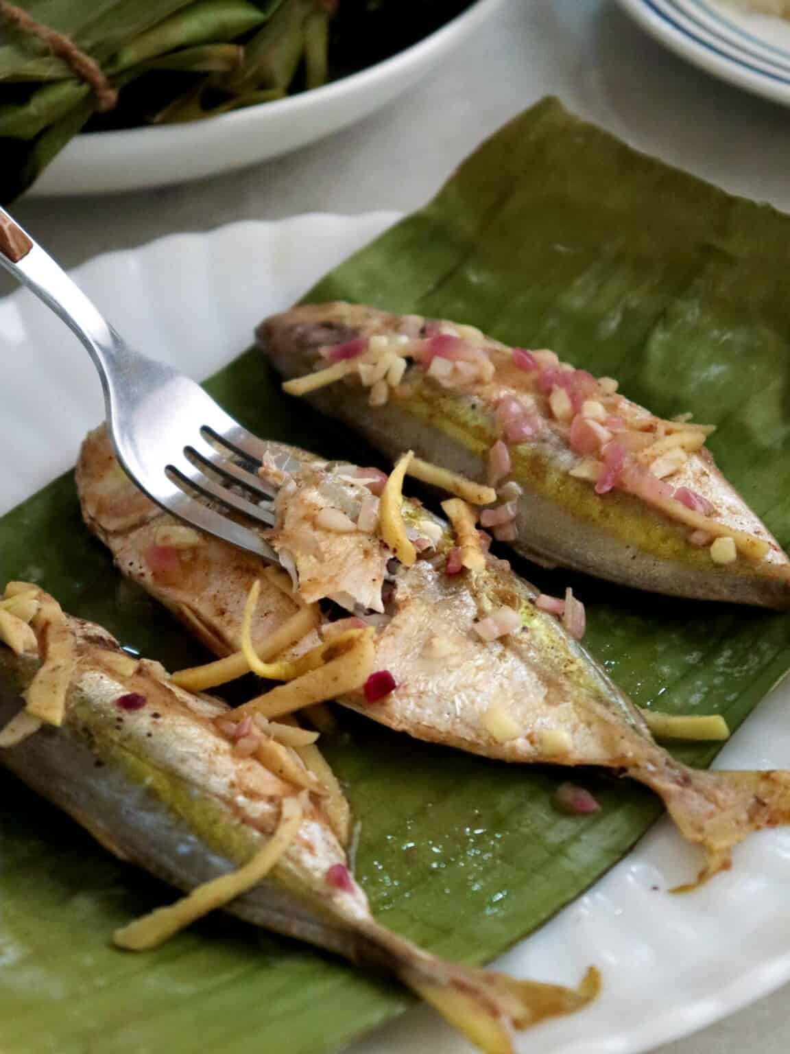 Banana-wrapped Salay-Salay Fish - Kawaling Pinoy