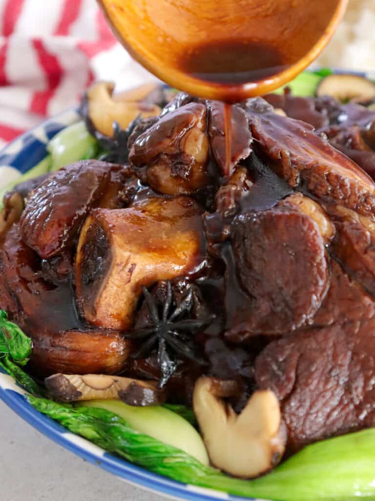 Pata Tim (Chinese-style Braised Pork Leg) - Kawaling Pinoy