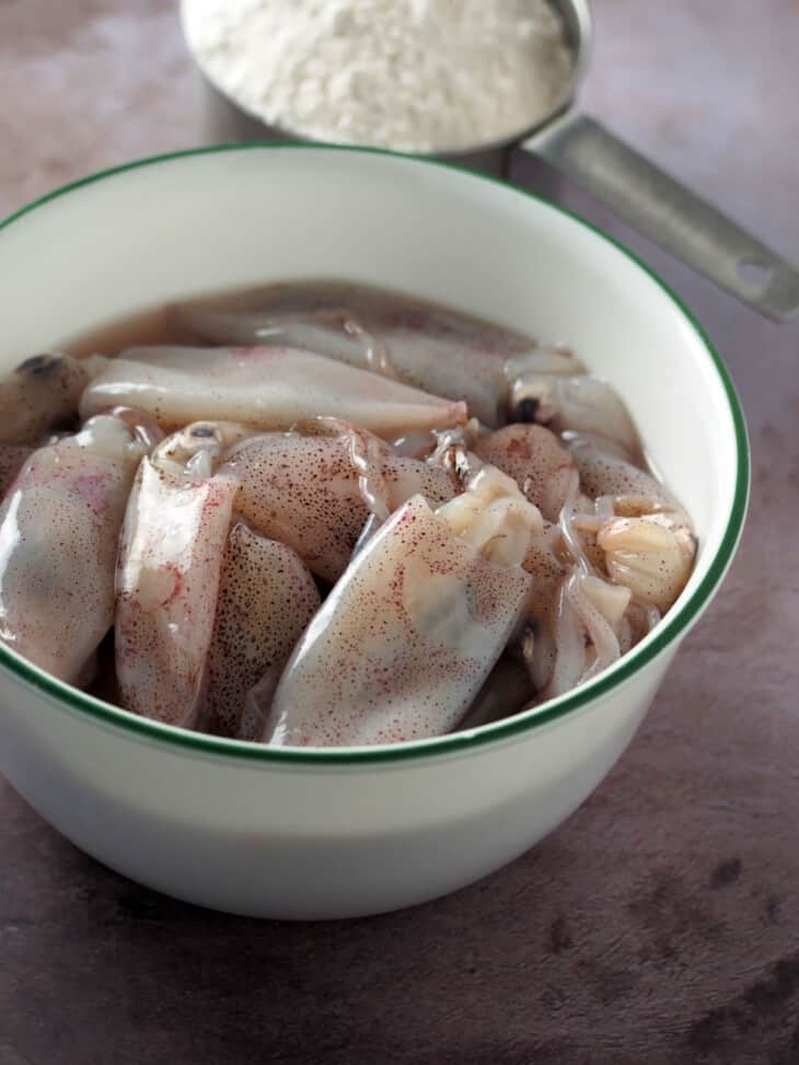Crispy Fried Calamari (Calamares) - Kawaling Pinoy