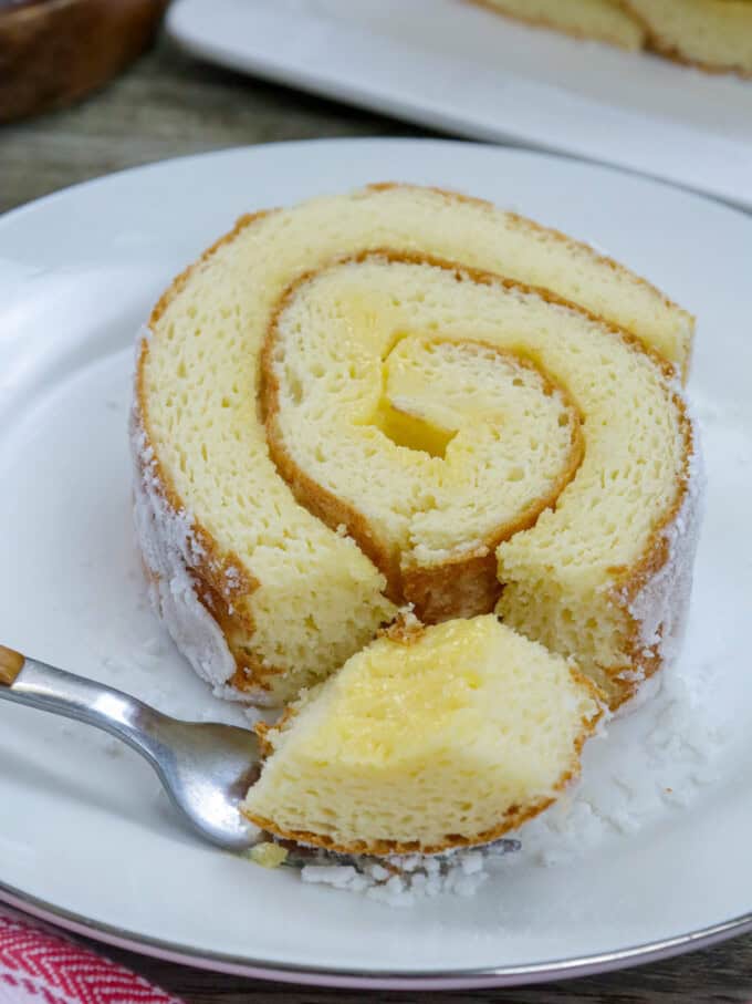 Pianono (Filipino Sponge Cake Roll) - Kawaling Pinoy