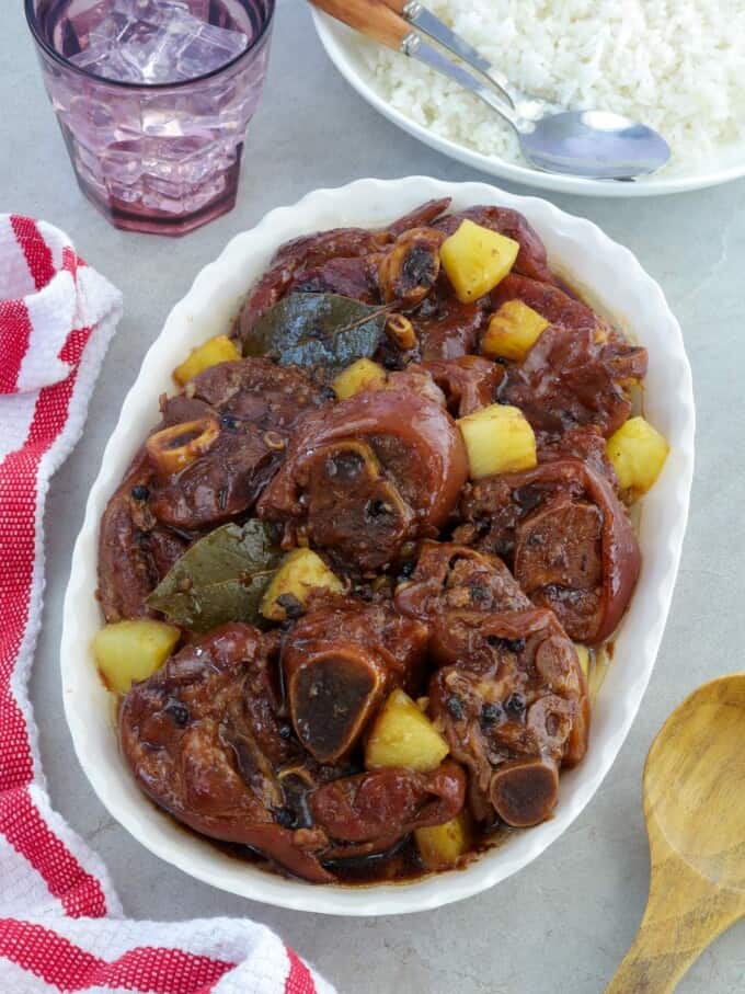 Paksiw na Pata (Braised Pork Hocks) - Kawaling Pinoy