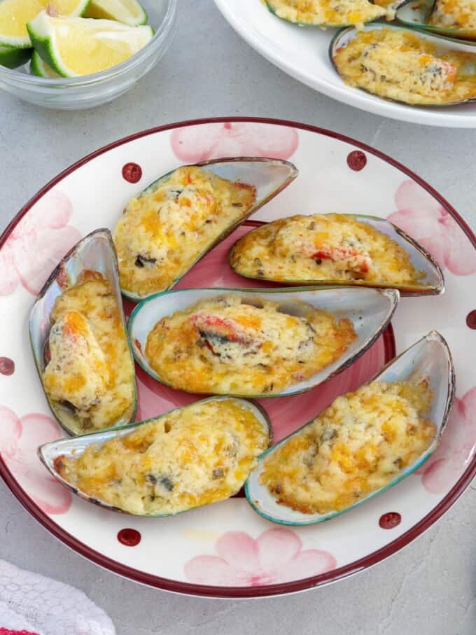 Baked Tahong with Sweet Chili-Mayo Topping - Kawaling Pinoy