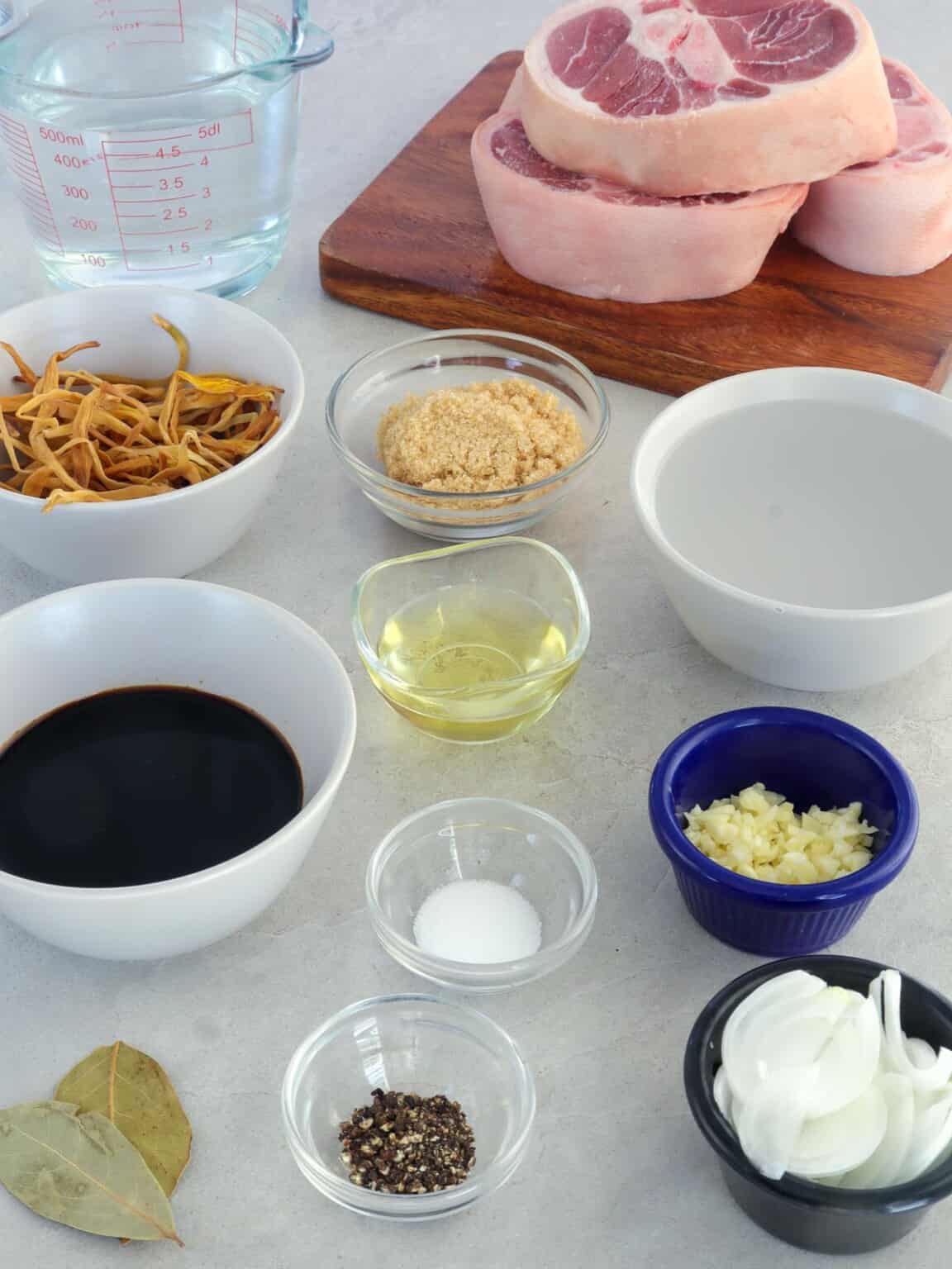 Paksiw na Pata (Braised Pork Hocks) - Kawaling Pinoy