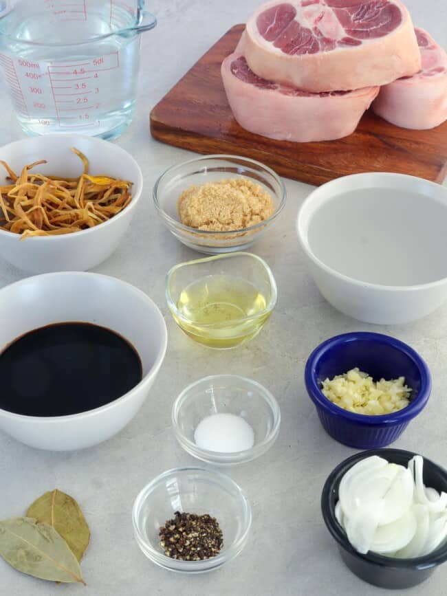 Paksiw na Pata (Braised Pork Hocks) - Kawaling Pinoy