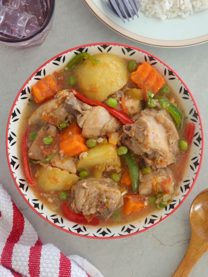 Chicken Afritada (Afritadang Manok) - Kawaling Pinoy