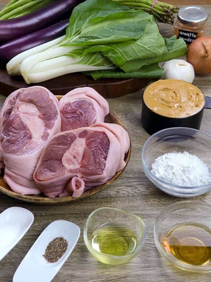 Kare-kareng Pata (Pork Kare Kare) - Kawaling Pinoy