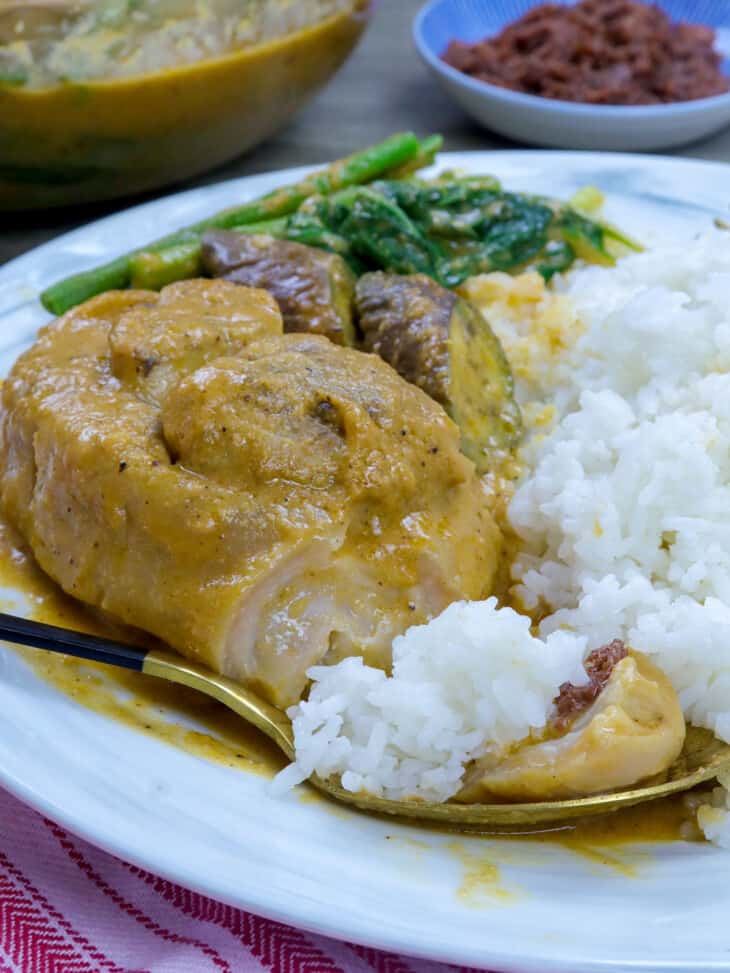 Kare-kareng Pata (Pork Kare Kare) - Kawaling Pinoy